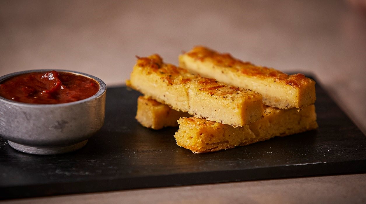 Fainá con Parmesano y Chutney de Tomate - Receta